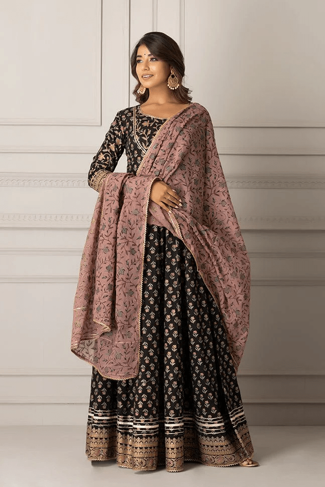 How to Style Traditional Women’s Clothes for Independence Day Celebrat